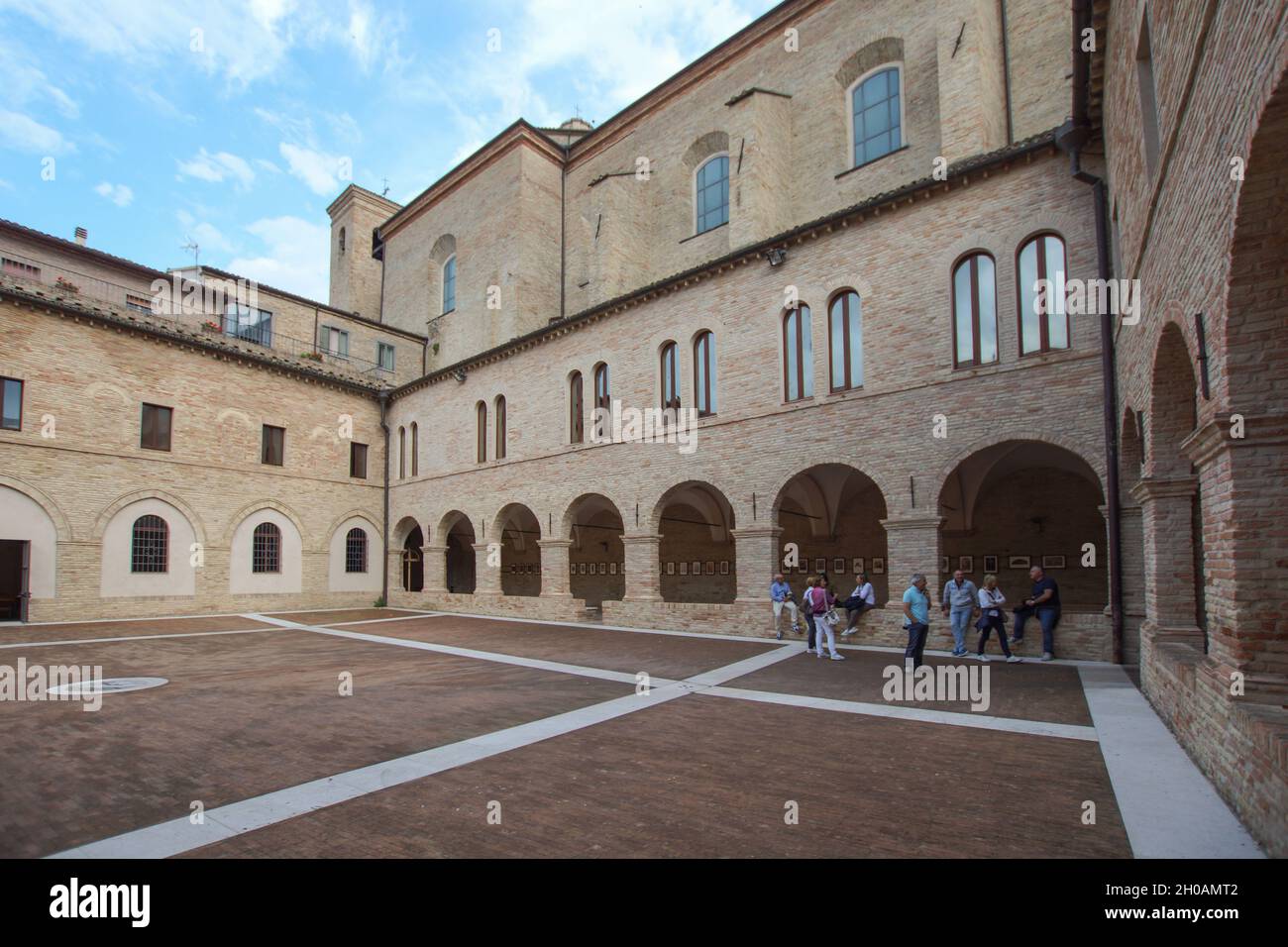 Chiostro marche hi-res stock photography and images - Alamy