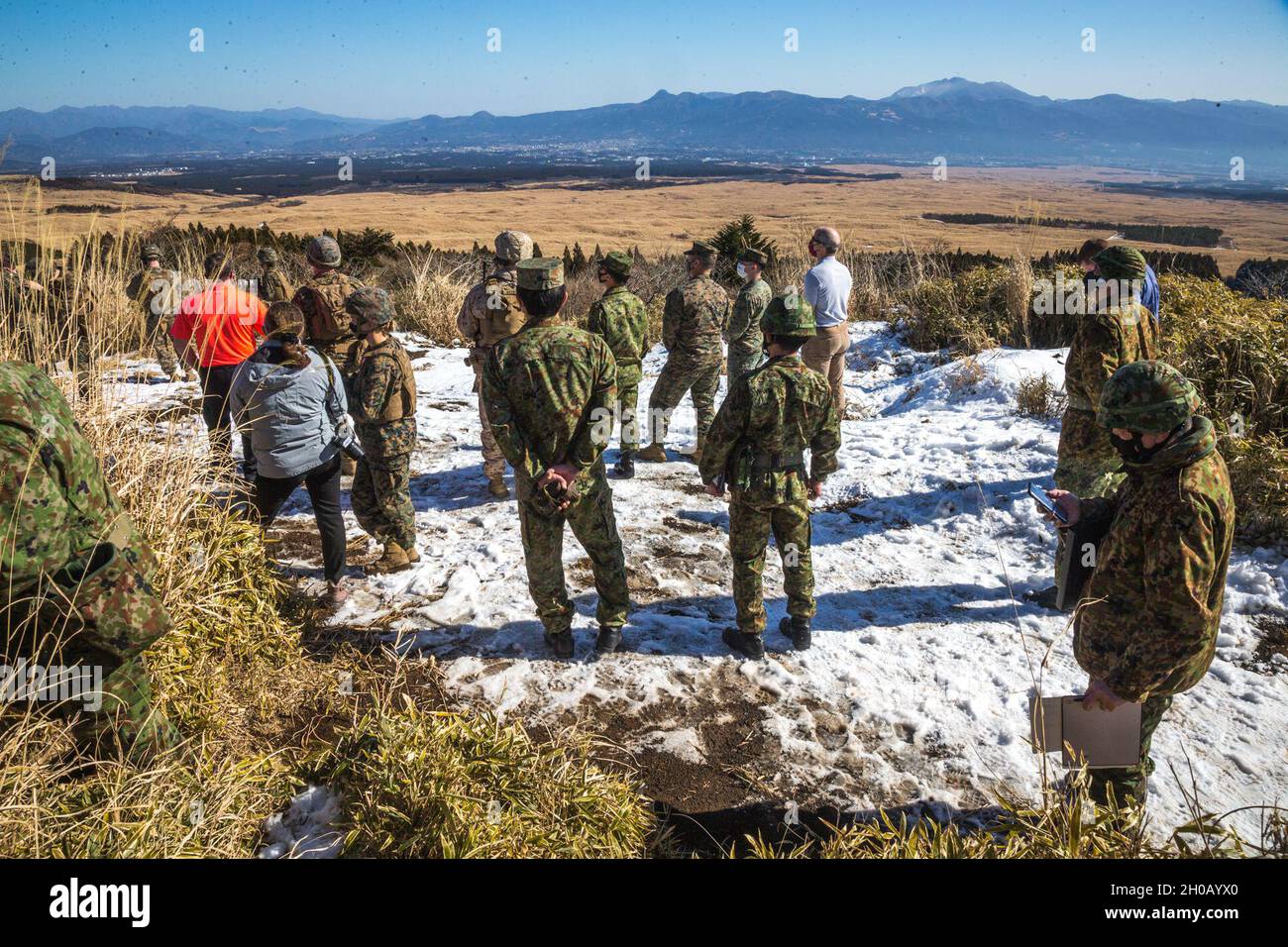 U.S. Marines and members of the Japan Ground Self-Defense Force, and ...
