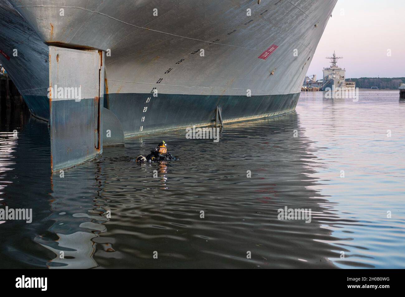 VIRGINIA BEACH, Va. (Jan. 14, 2021) Navy Divers assigned to Mobile ...
