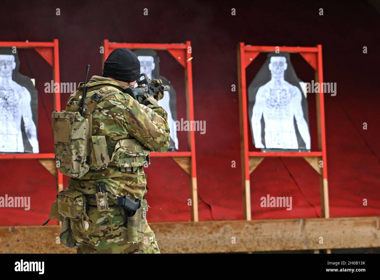 A U.S. Special Operations Soldier, assigned to 10th Special Forces ...