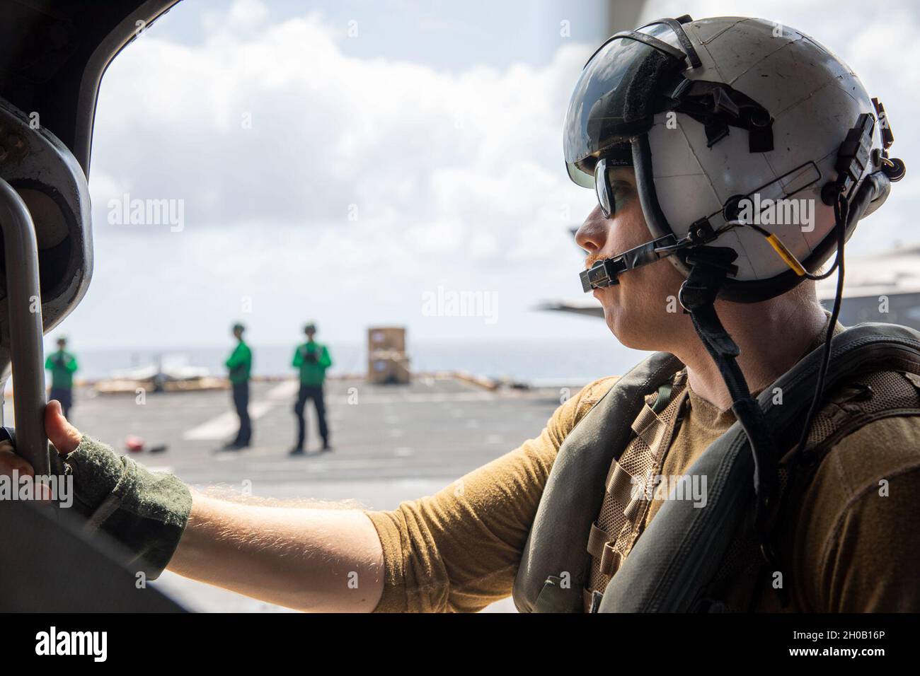 INDIAN OCEAN (Jan. 14, 2021) – U.S. Navy Naval Aircrewman (Helicopter ...