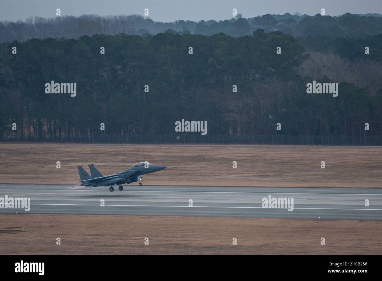 Terrain following radar hi-res stock photography and images - Alamy