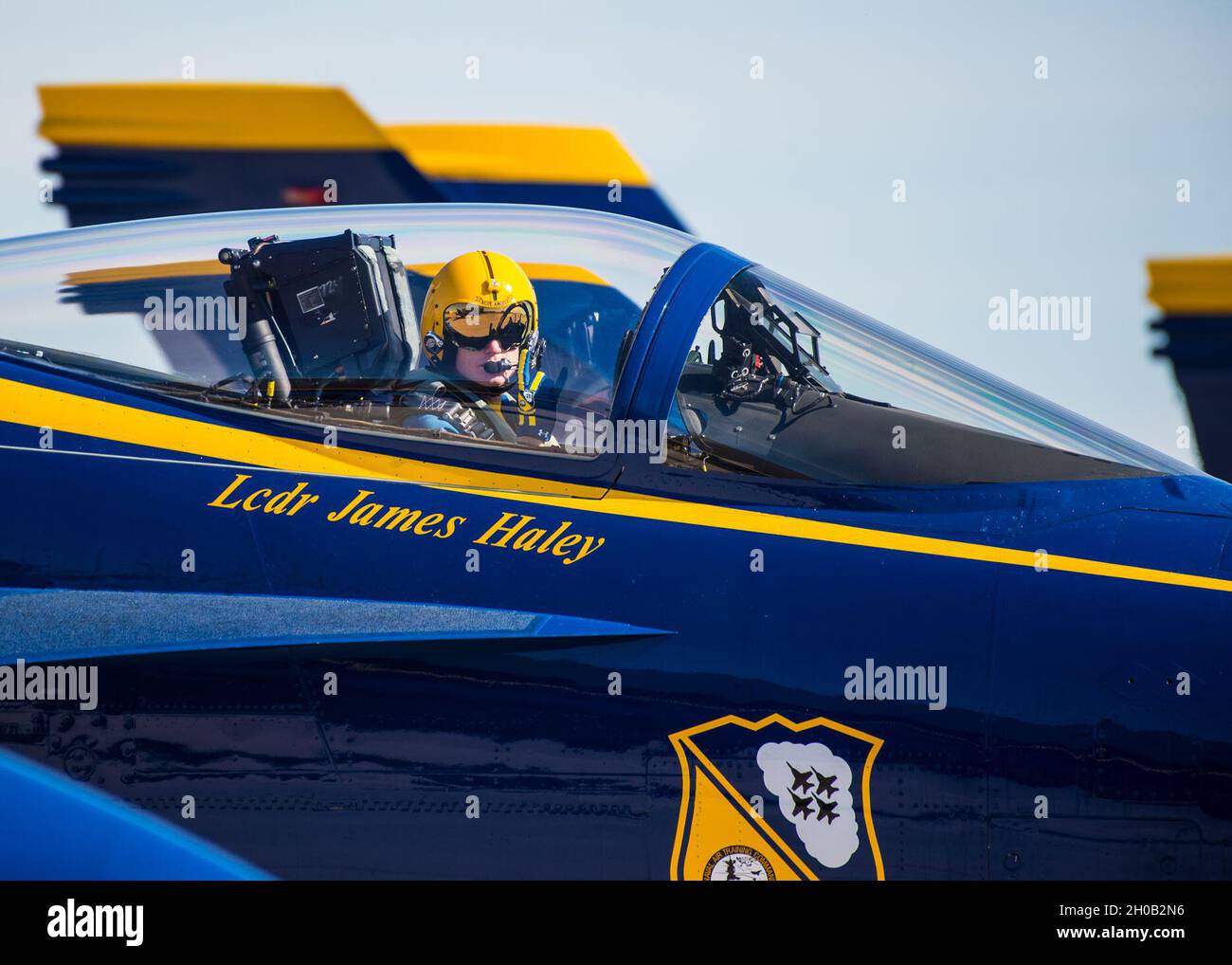 210114-N-YO638-1204 EL CENTRO, Calif. (Jan. 14, 2021) Right wing pilot ...