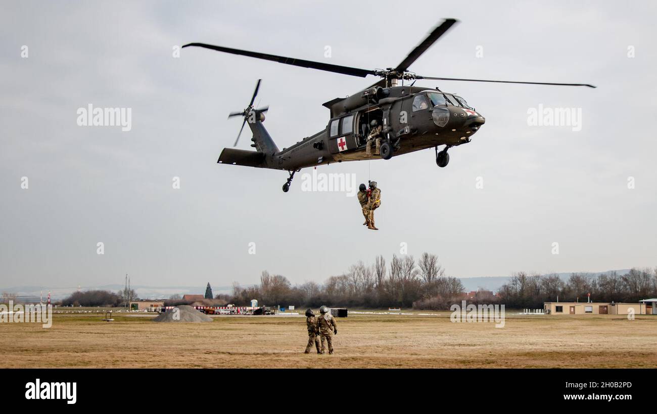 An HH-60M MEDEVAC Blackhawk assigned to 6th Battalion, 101st Combat ...