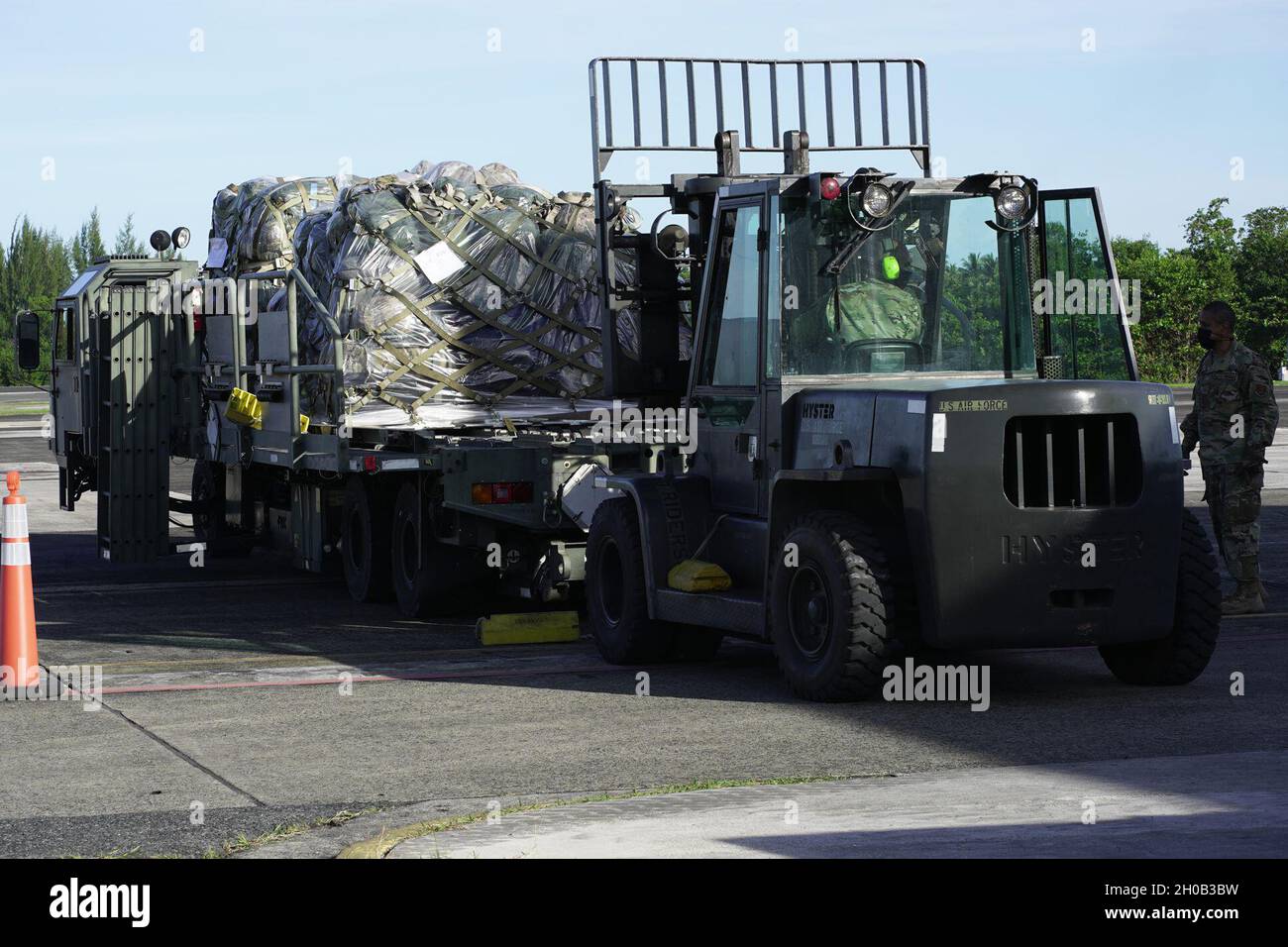 U.S. Airmen with the 156th Wing, Puerto Rico Air National Guard ...