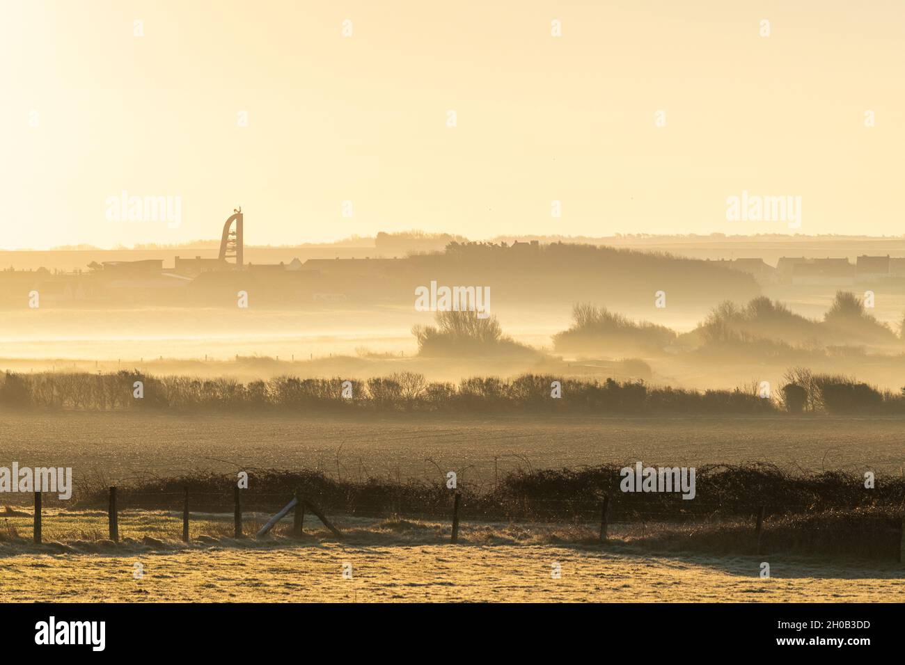 Seaside hedge hi-res stock photography and images - Alamy