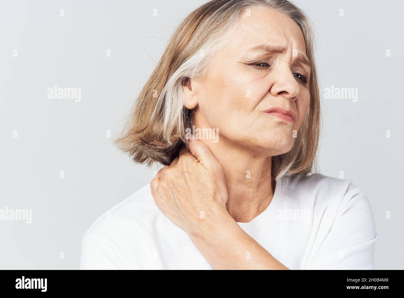 elderly woman joint pain health problems treatment Stock Photo - Alamy