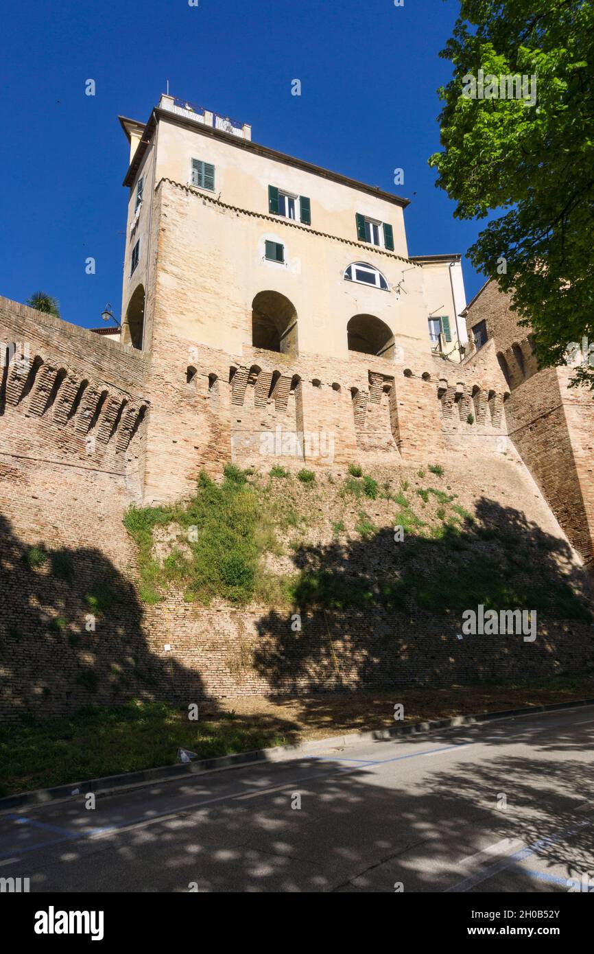 14th century walls hi-res stock photography and images - Alamy