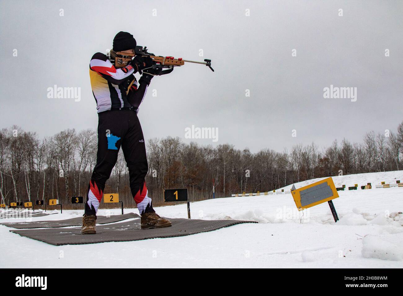 Minnesota National Guard CW4 Derek Lindberg performs an "American Test ...