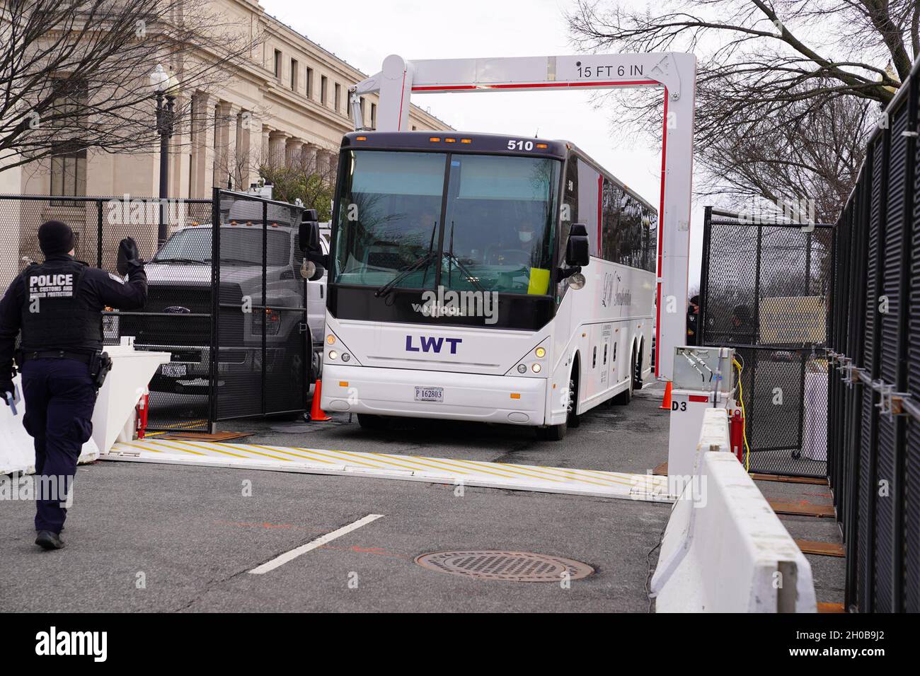 Cbp inspection hi-res stock photography and images - Alamy