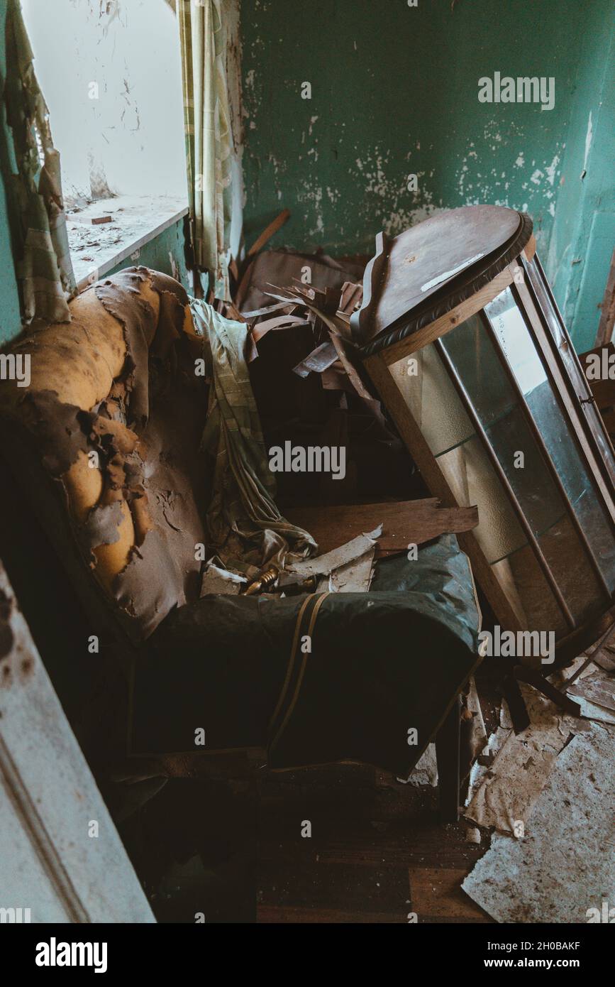 Old messy home living hi-res stock photography and images - Alamy