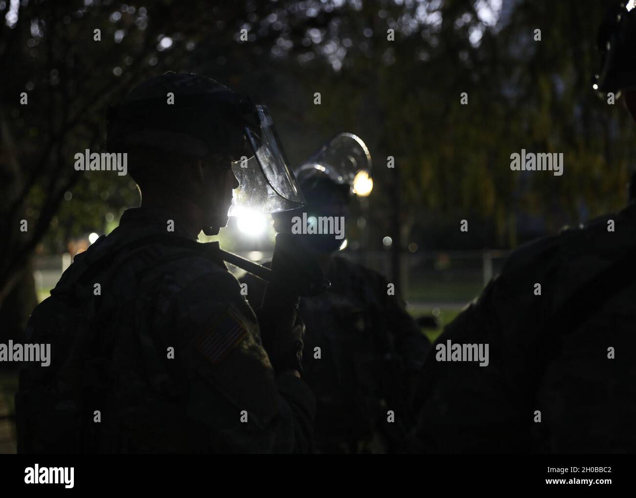 U.S. Army California National Guard soldiers, 270th Military Police ...