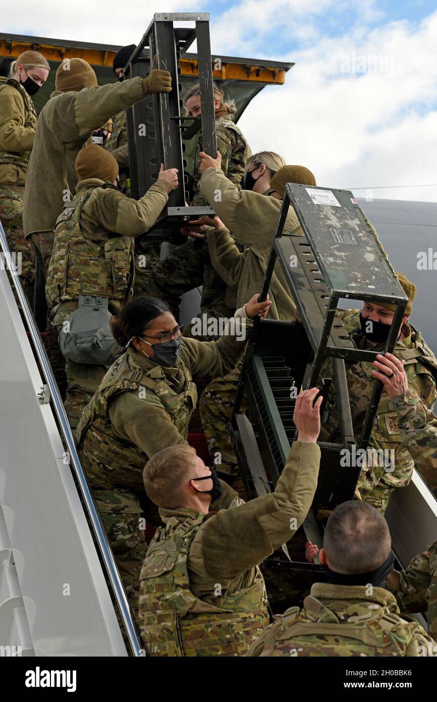 U.S. Airmen with the 190th Air Refueling Wing, Kansas Air National ...