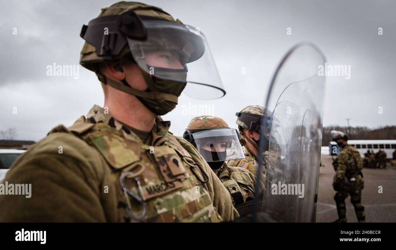 U.S. Army Soldiers from 46th Military Police Company, Corunna, Michigan ...