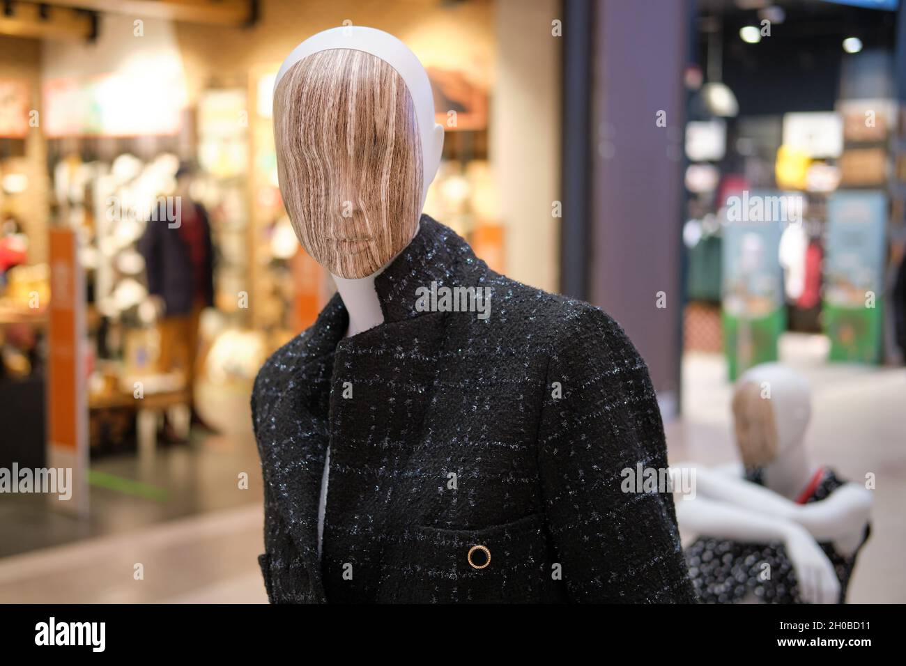Mannequins in clothes on the background of shopping center stores Stock ...