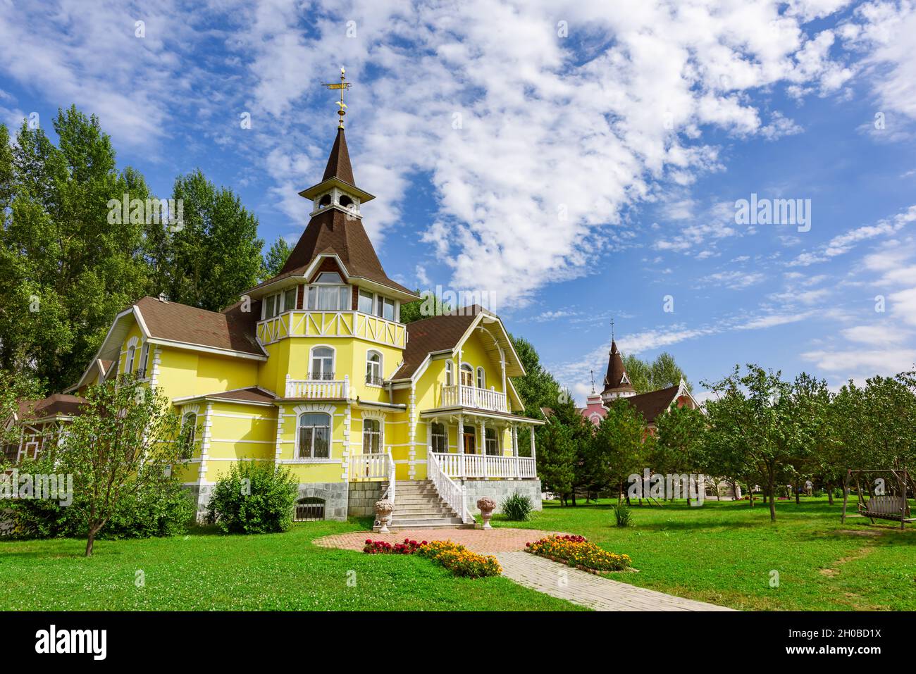 Russian country houses hi-res stock photography and images - Alamy