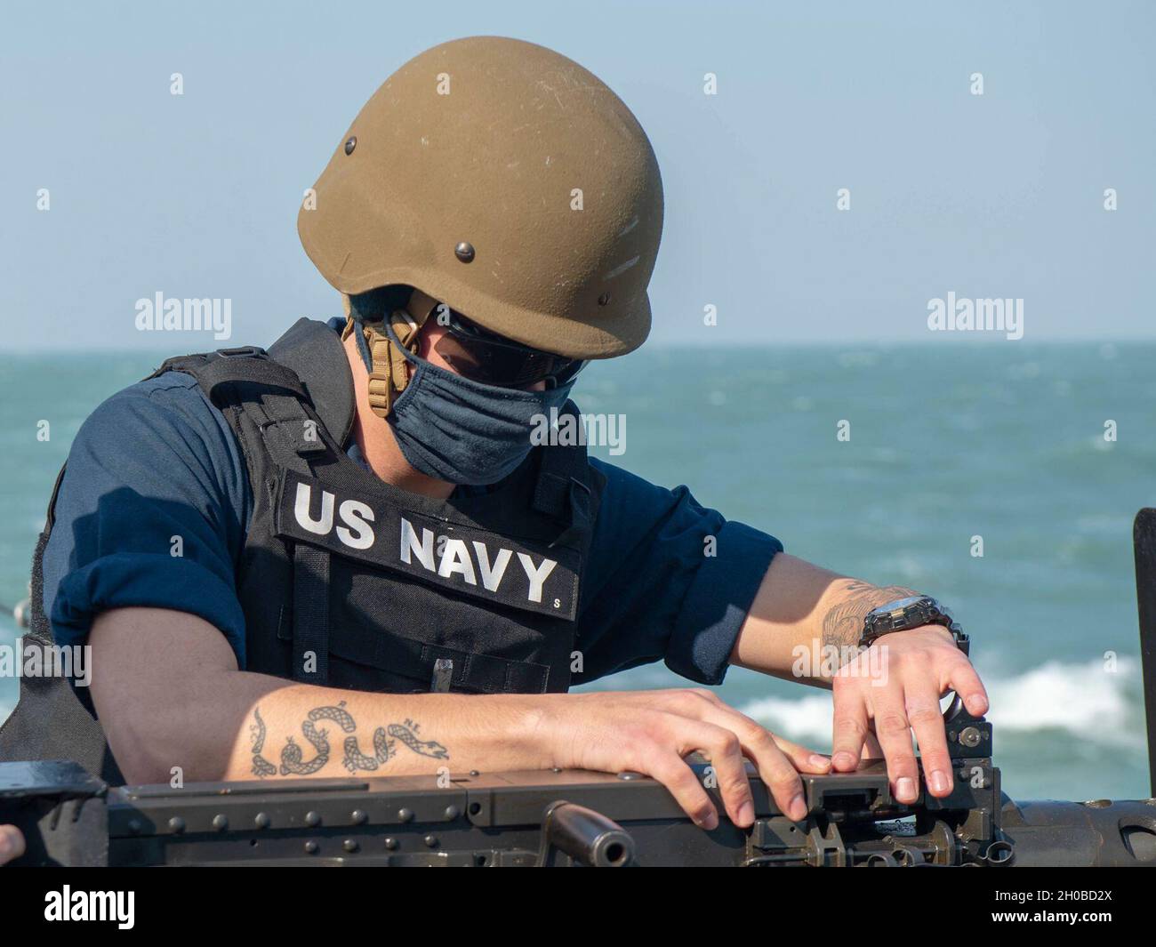 210118-N-DH811-1106 PACIFIC OCEAN (Jan. 18, 2020) -- Gunner's Mate 3rd ...