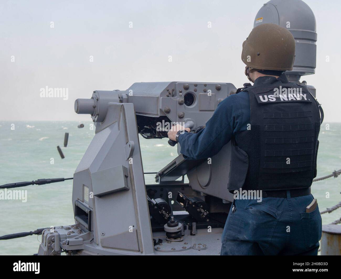 210118-N-DH811-1071 PACIFIC OCEAN (Jan. 18, 2020) -- Gunner's Mate 3rd ...