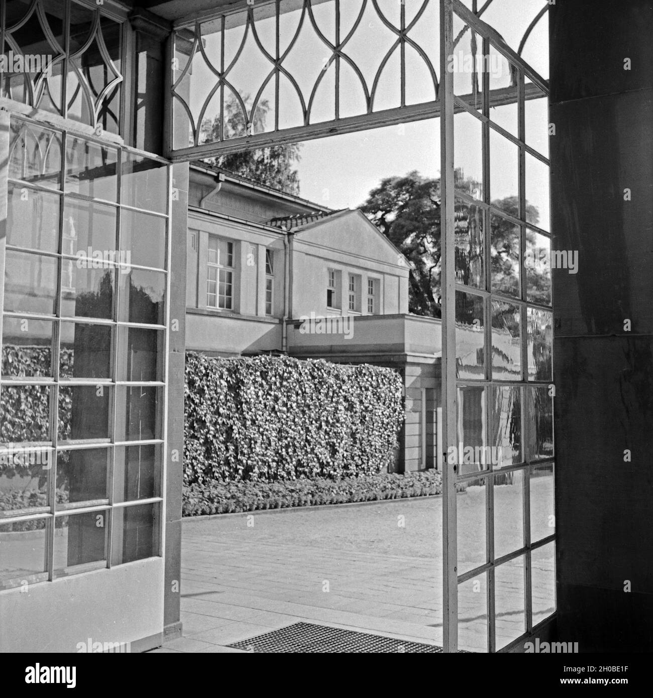 Eingang an der Landhausvilla Villa Berg in Stuttgart, Deutschland ...