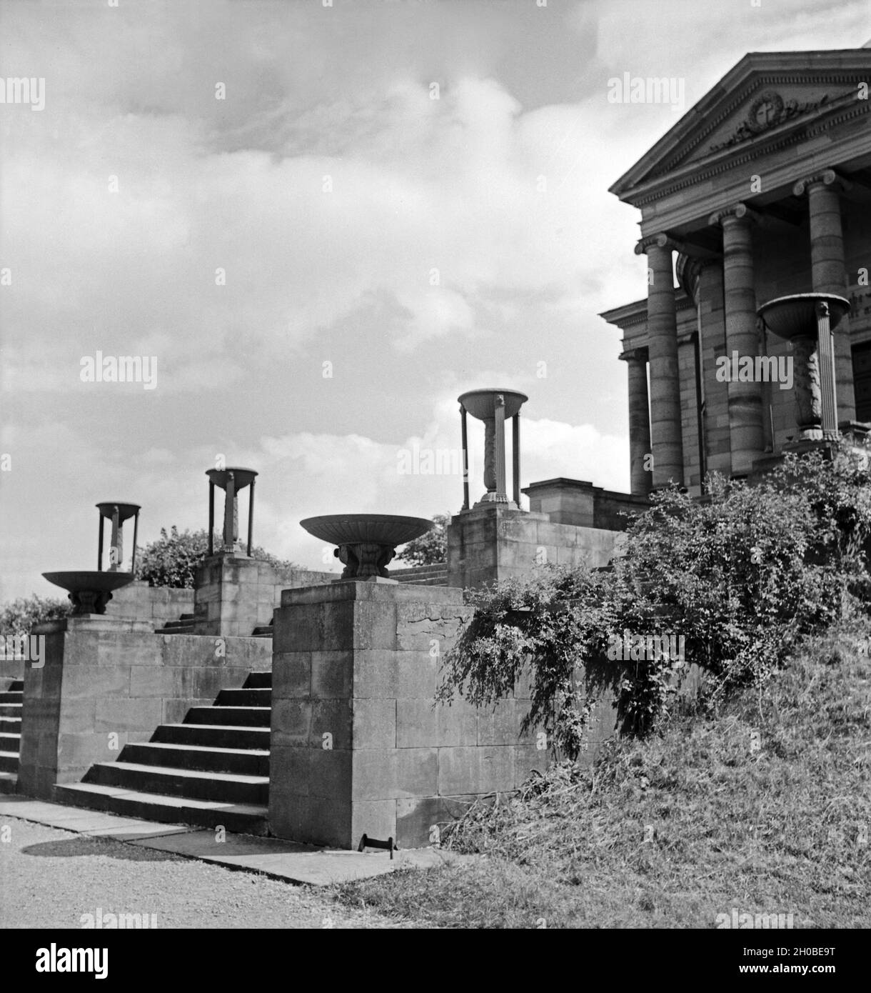 Eingang zur Grabkapelle auf dem Württemberg bei Rotenberg, Deutschland ...