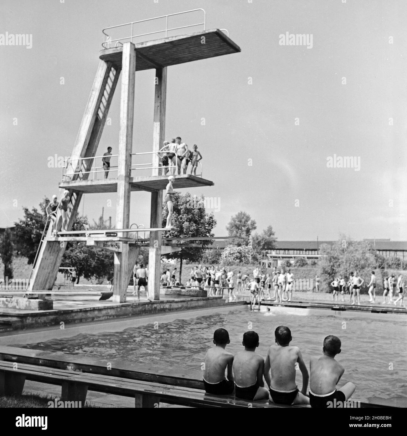 Deutschland 1930er jahre in a public swimming pool in stuttgart Black ...