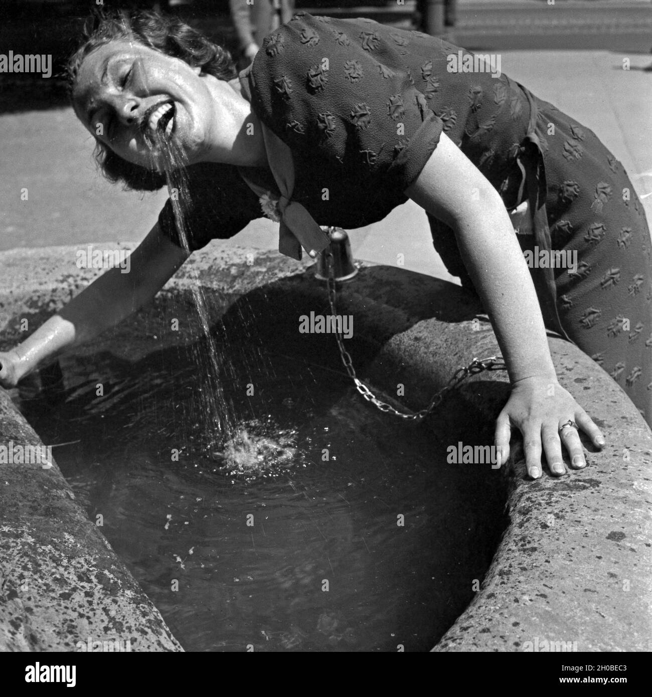 Springbrunnen aus wasser hi-res stock photography and images - Alamy