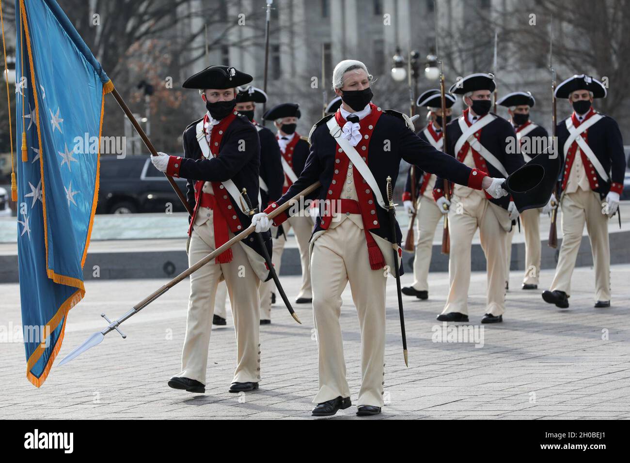 Members of the U.S. Army Old Guard Commander-in-Chief Guard rehearse ...