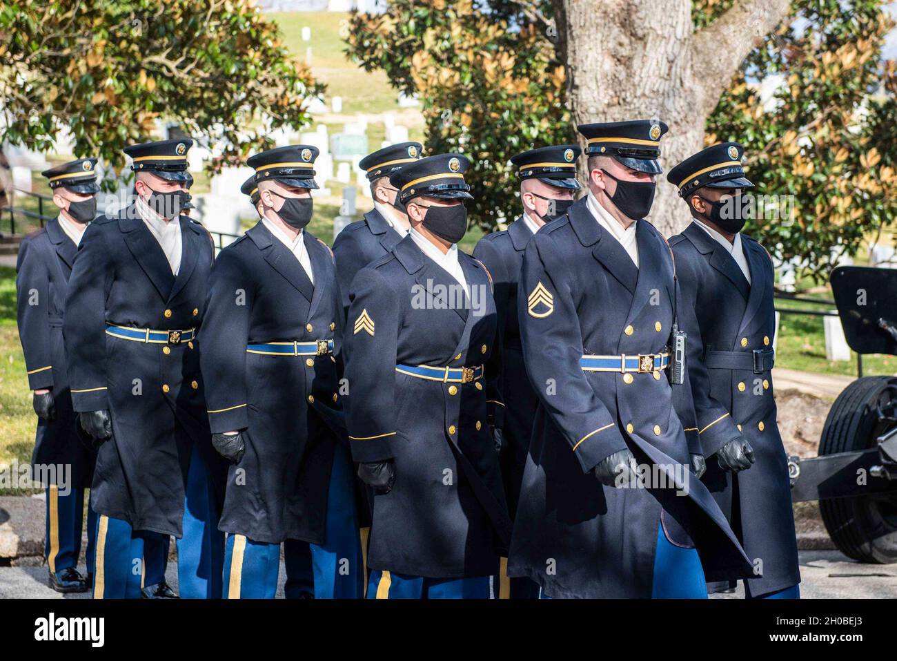 Soldiers assigned to the Presidential Salute Battery, 1st Battalion, 3d ...