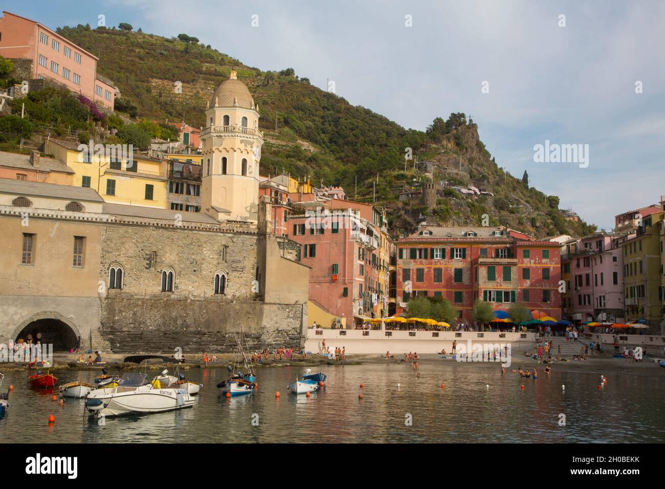 Bateau cinque terre italie hi-res stock photography and images - Alamy