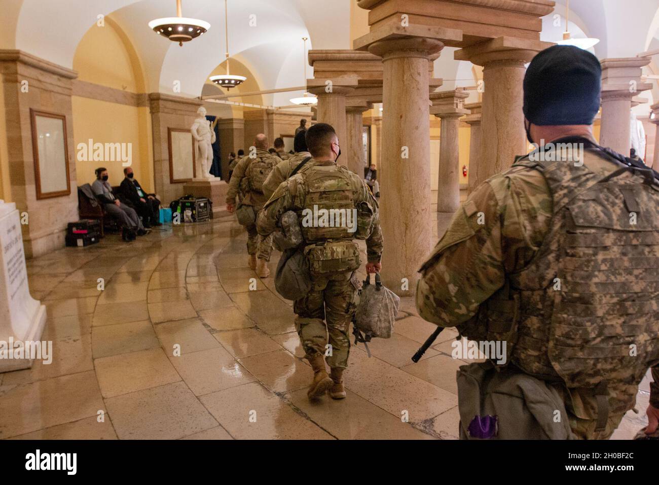 U.S. Army Soldiers assigned to the Virginia National Guard's Alpha ...