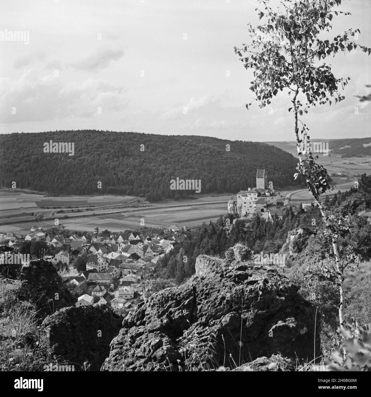 Blick auf Burg und Dorf Kipfenberg im Altmühltal, Deutschland 1930er ...