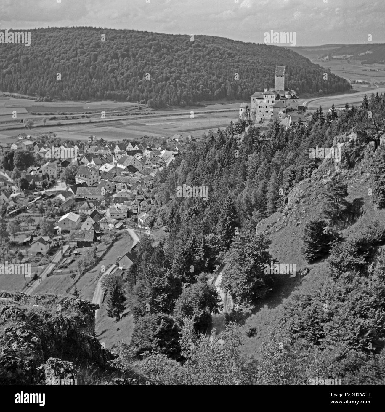Blick auf Burg und Dorf Kipfenberg im Altmühltal, Deutschland 1930er ...