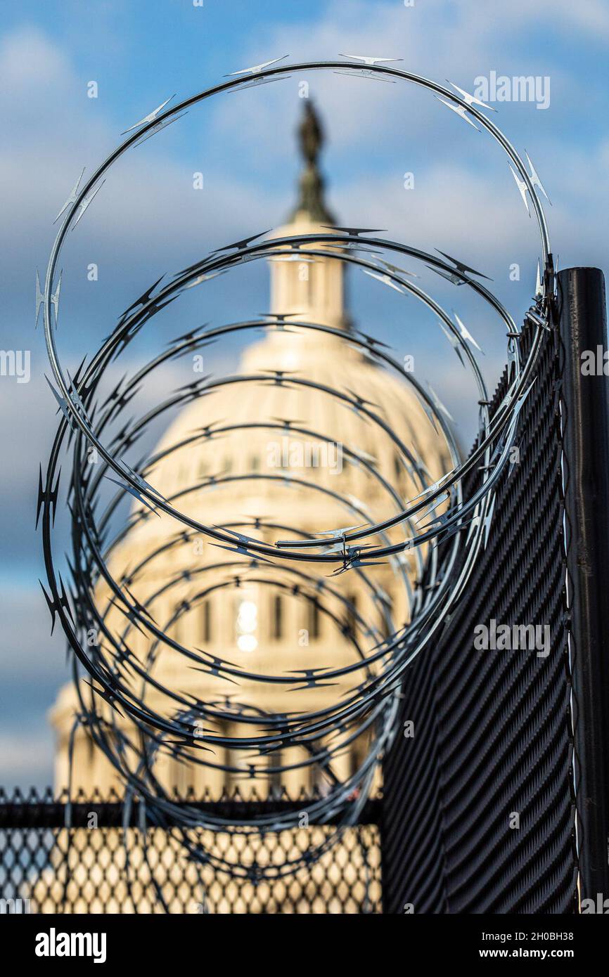 Entry control point building hi-res stock photography and images - Alamy