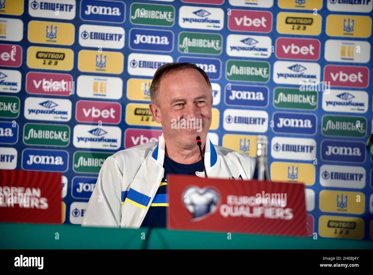 Non Exclusive: LVIV, UKRAINE - OCTOBER 11, 2021 - Acting head coach of ...