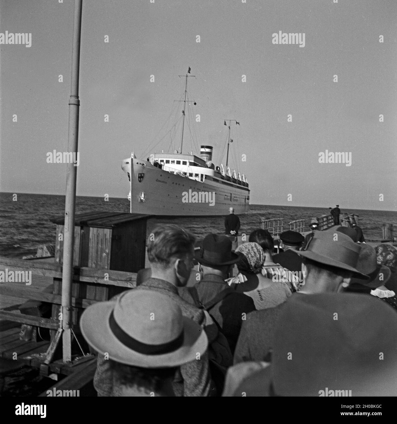 Steam ship 1930s Black and White Stock Photos & Images - Alamy