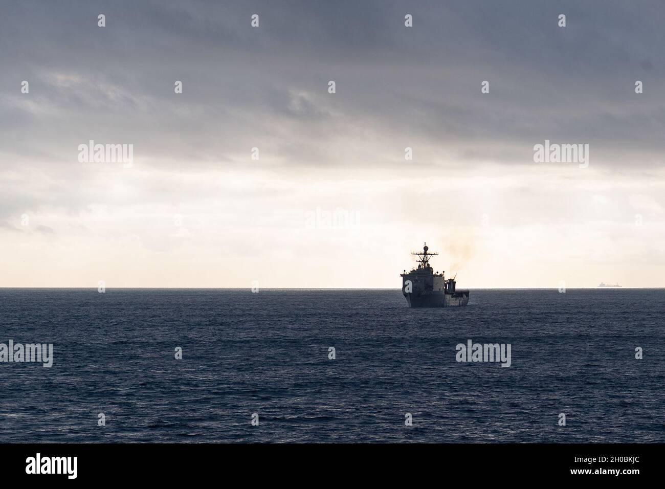 210119-N-AN781-1009 PACIFIC OCEAN (Jan. 19, 2021) The Harpers Ferry ...