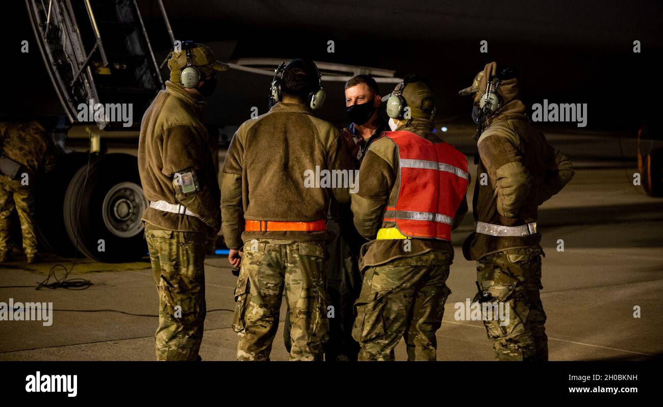 Col. Matthew Jones, 436th Airlift Wing commander, talks with Airmen ...