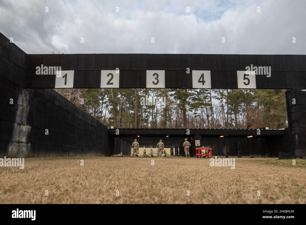 Soldiers assigned to the 2nd Battalion, 3rd General Support Aviation ...
