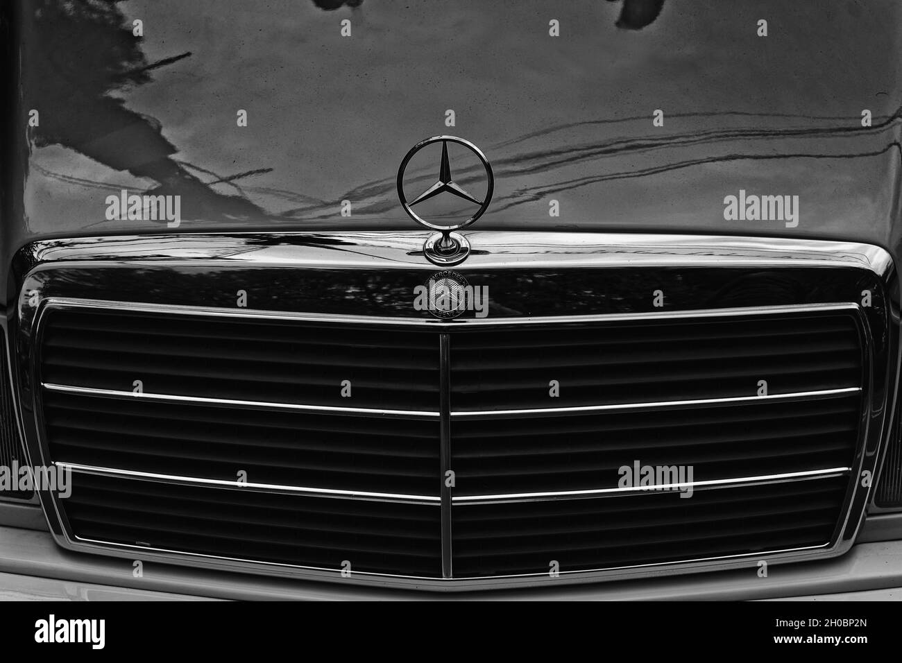 Mercedes benz technology Black and White Stock Photos & Images - Alamy