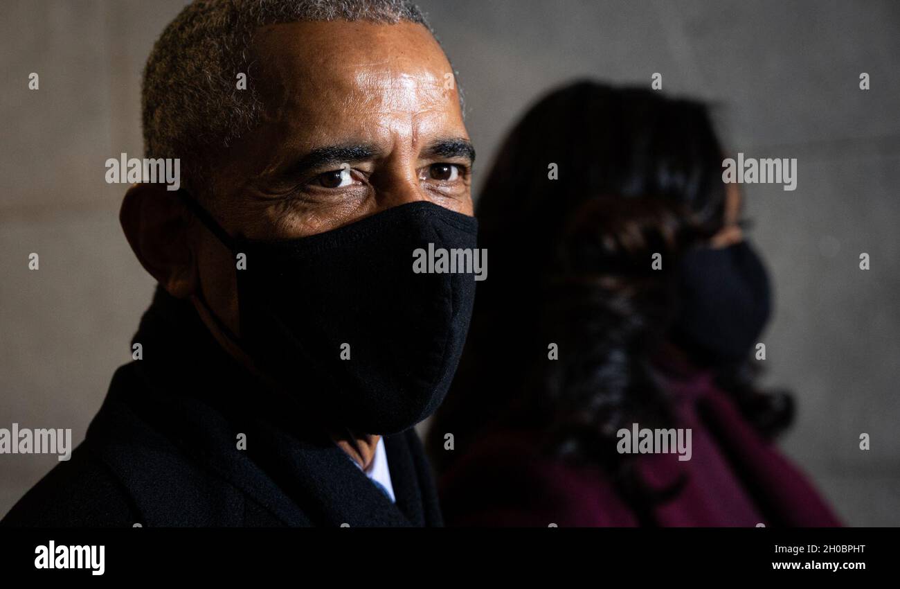 Former President Barack Obama and former first lady Michelle Obama ...
