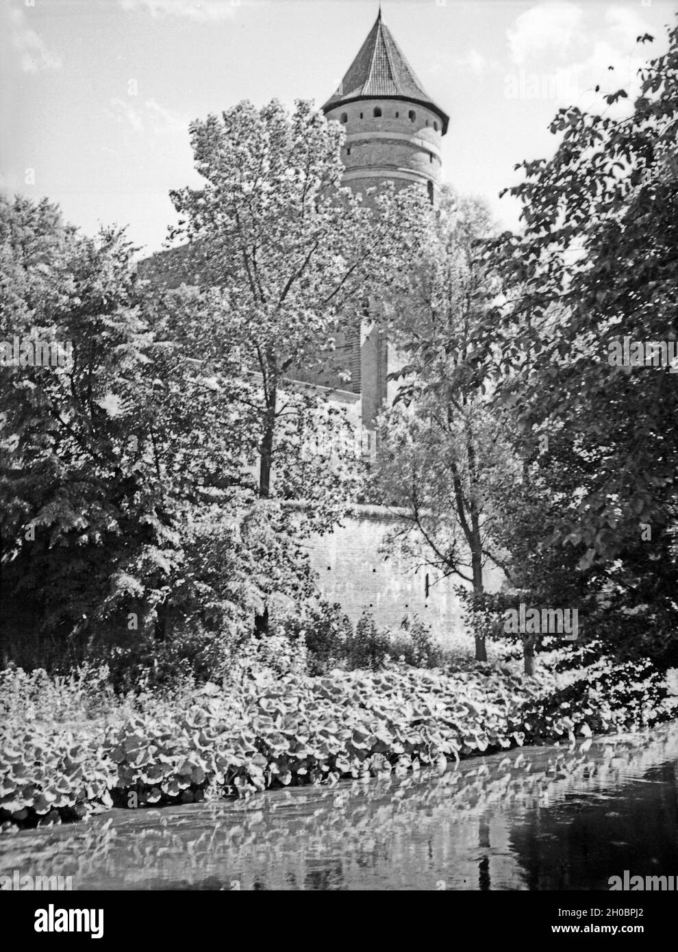 Der Schloßturm des Schlosses und der Fluß Alle in Allenstein ...