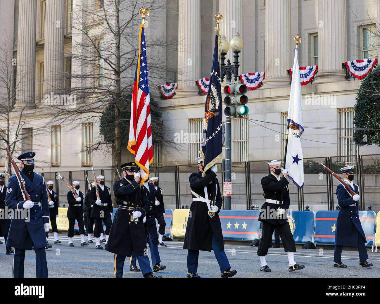 The Joint Forces Color Guard march during the 59th Presidential ...