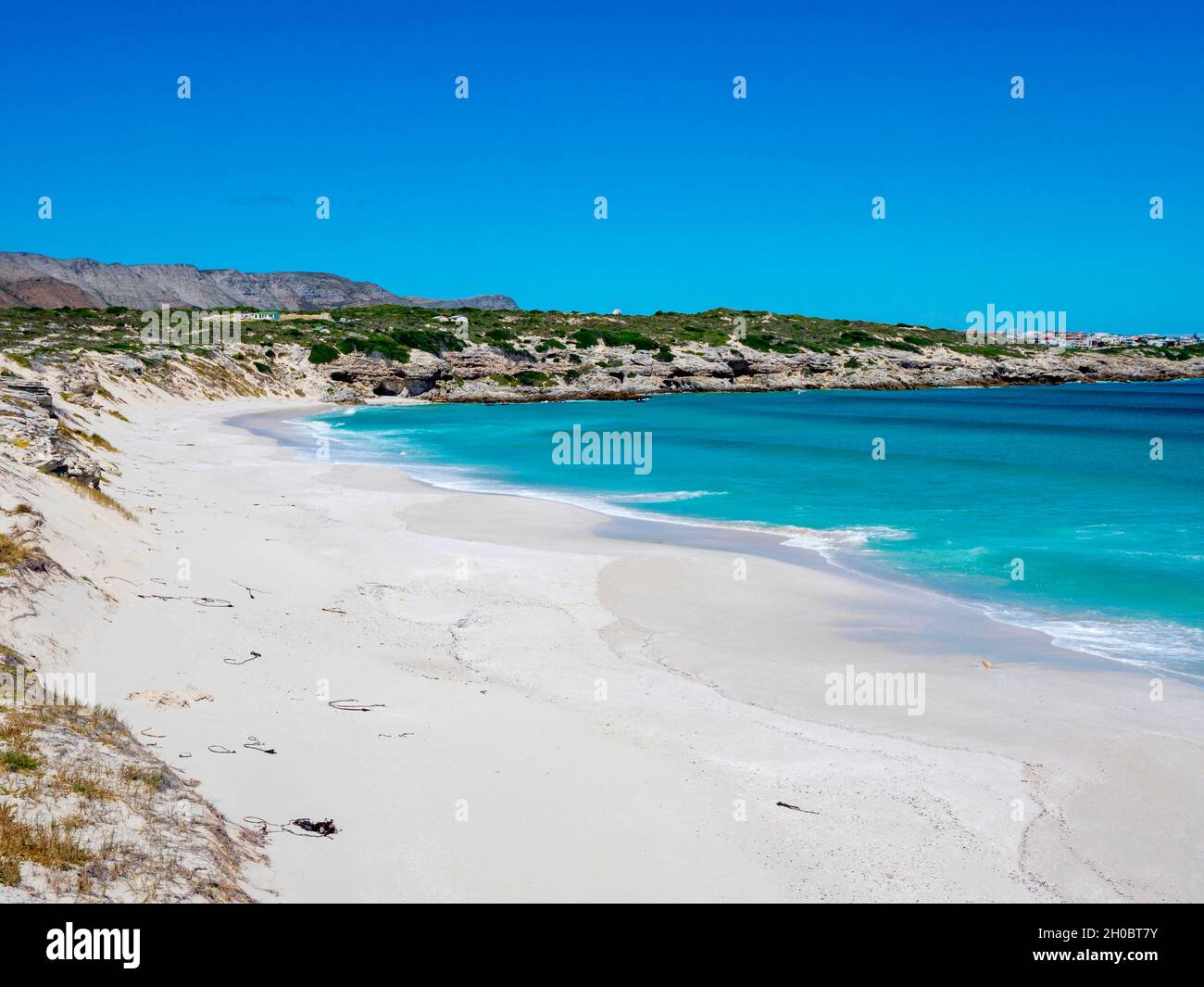 Coastal view towards Klipgat Cave in the Walker Bay Nature Reserve, Die ...