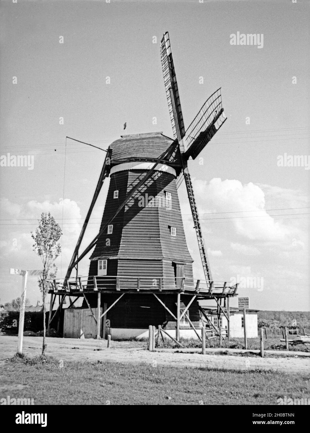 Windmühle in Cranz, Ostpreußen, 1930er Jahre. Windmill at Cranz, East ...