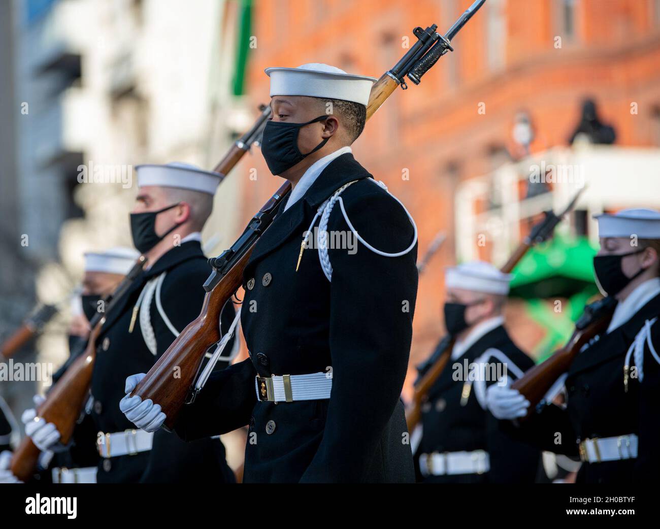 Members of the United States Navy Ceremonial Guard march onto ...