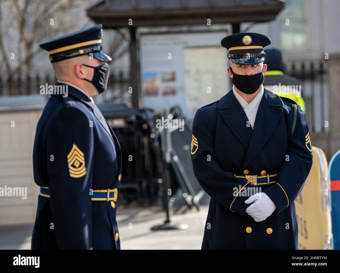 Members of the U.S. military cordon stand during the 59th Presidential ...
