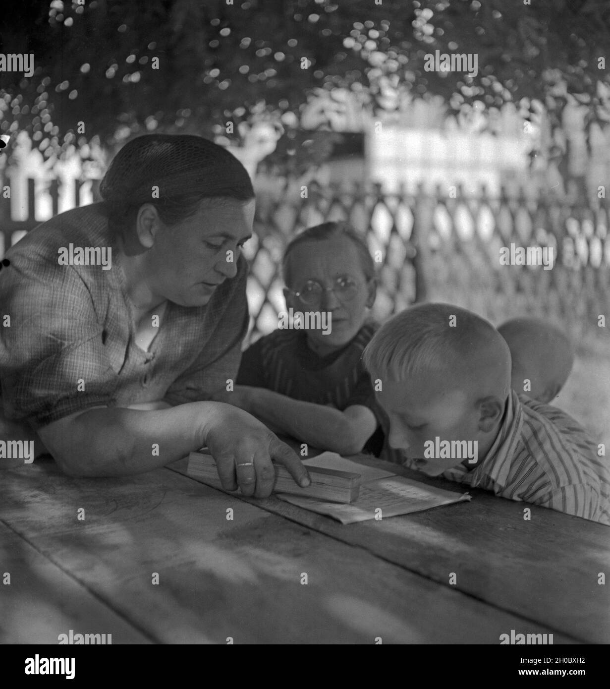 1930s farm kids hi-res stock photography and images - Alamy
