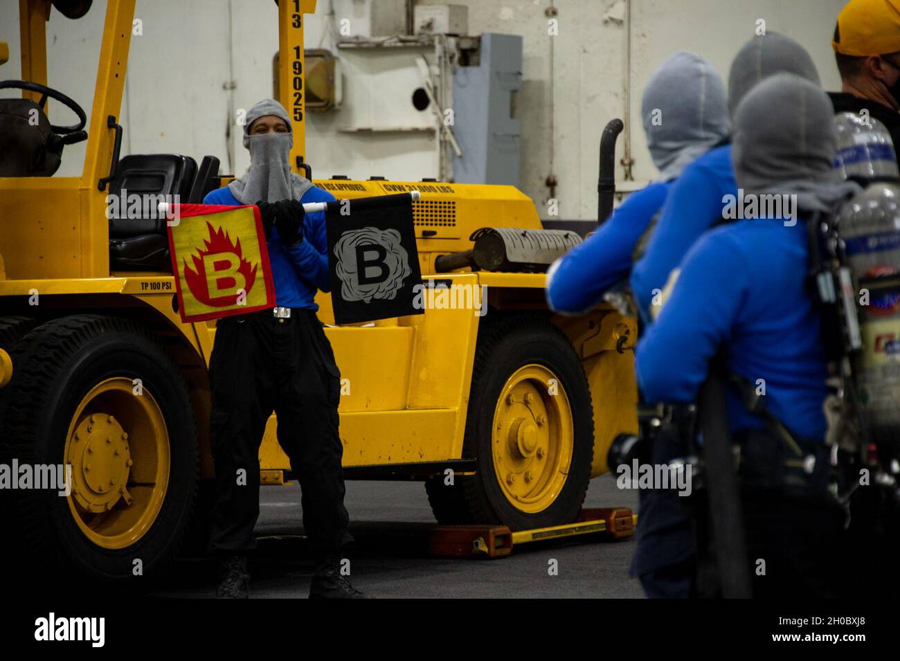 210120-N-SS900-3044 PACIFIC OCEAN (Jan. 20, 2021) Aviation Boatswain’s ...