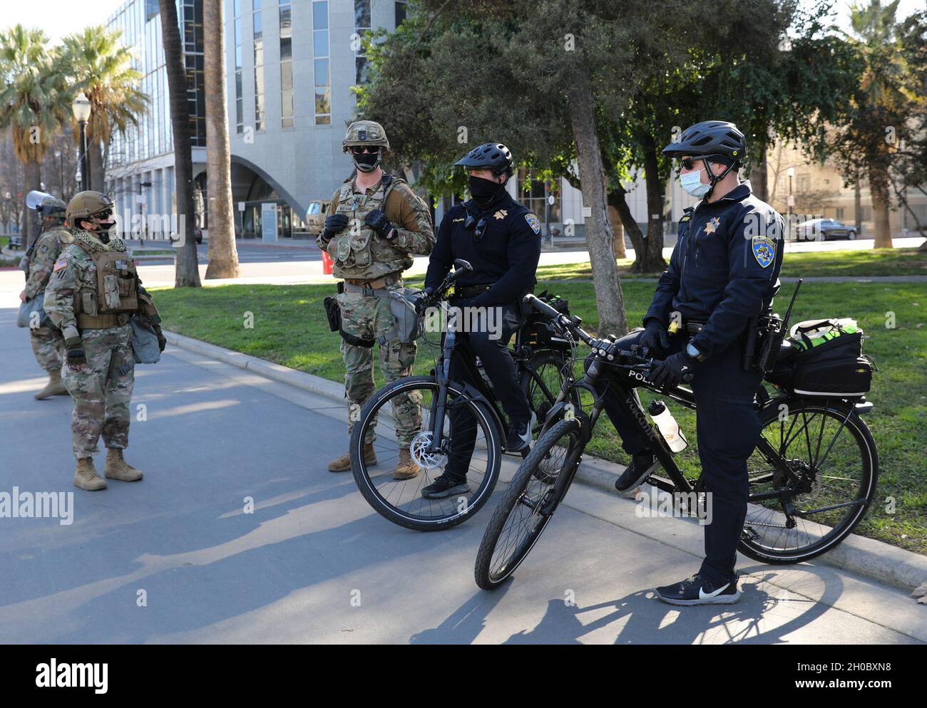 U.S. Army Soldiers with the California National Guard's 270th Military ...