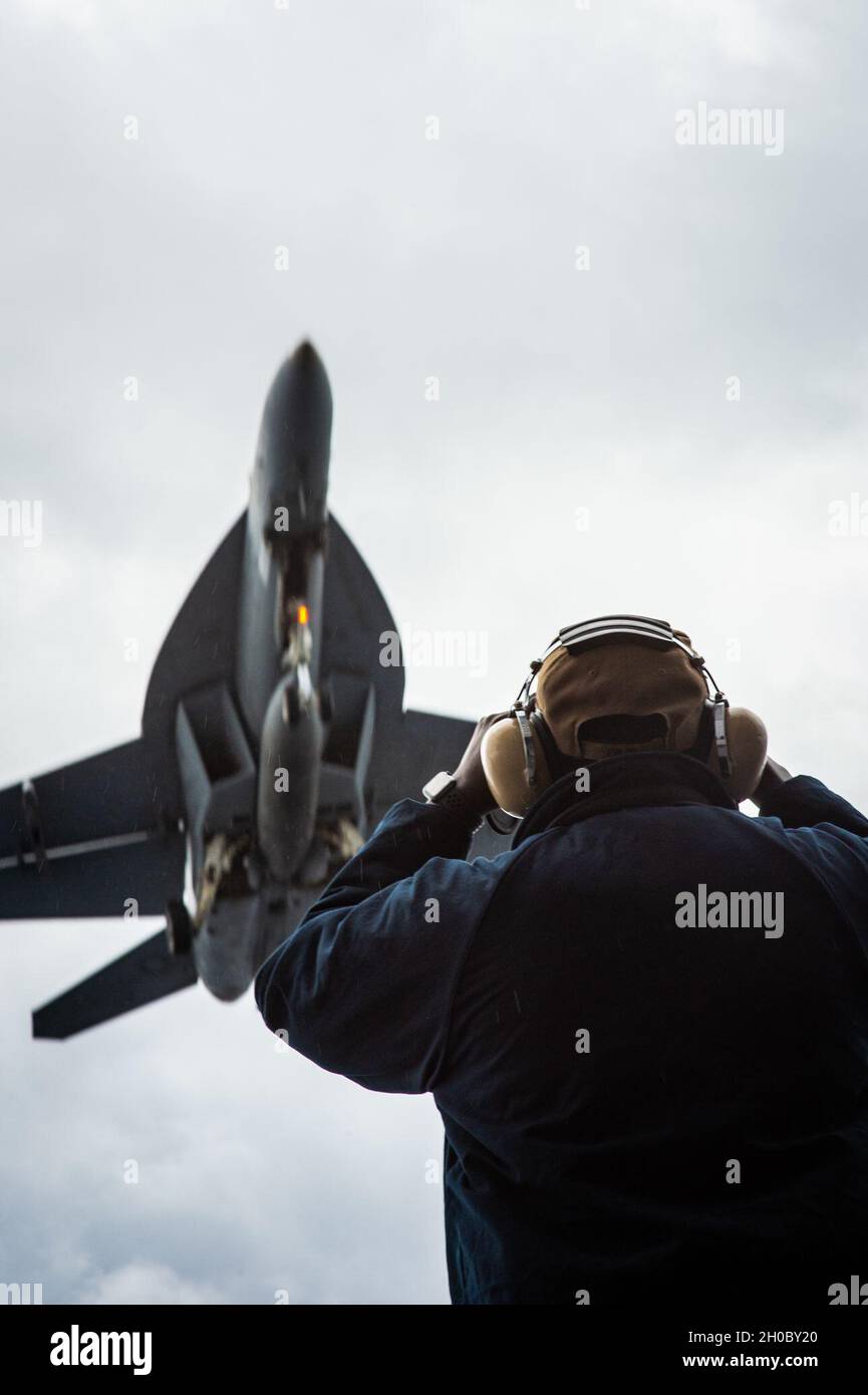 210119-N-GW654-1223 PACIFIC OCEAN (Jan. 19, 2021) Seaman Devonte Craig ...